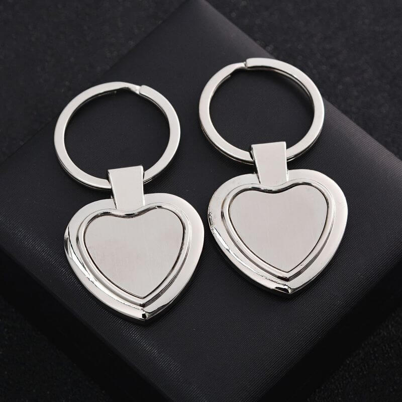 Custom Metal Heart Couple Keychain - Perfect Gift for Loved Ones